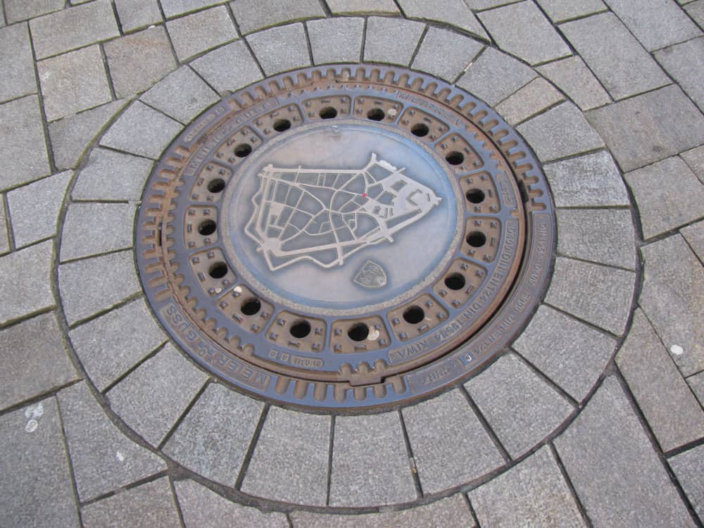 Maps on Manhole Covers - Geography Realm